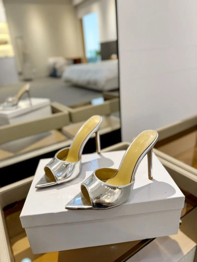 Legit Gianvito Rossi Sandals