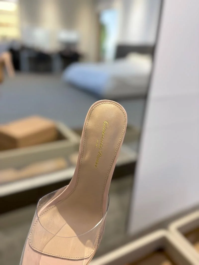 Legit Gianvito Rossi Sandals