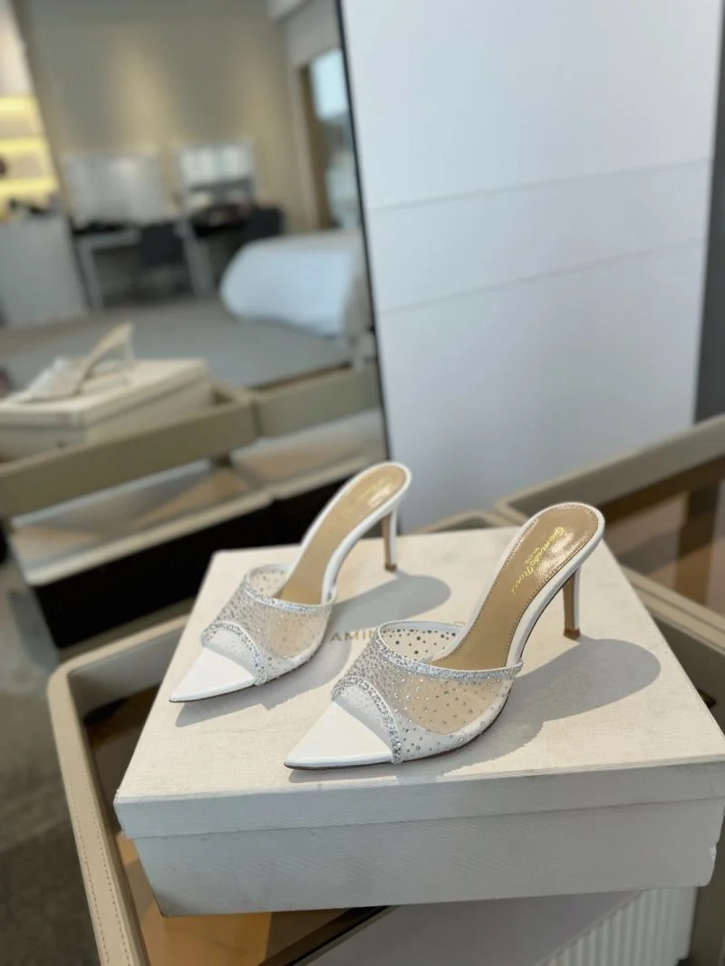 Accurate model Gianvito Rossi Sandals