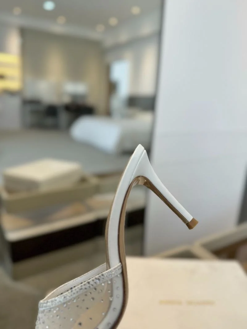 Accurate model Gianvito Rossi Sandals