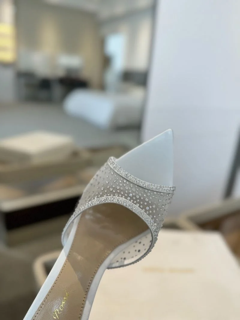 Accurate model Gianvito Rossi Sandals