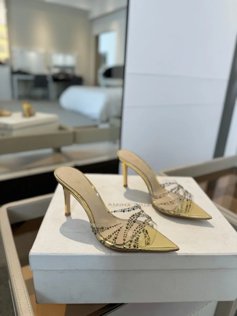 Accurate model Gianvito Rossi Sandals
