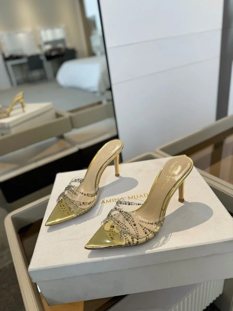 Accurate model Gianvito Rossi Sandals