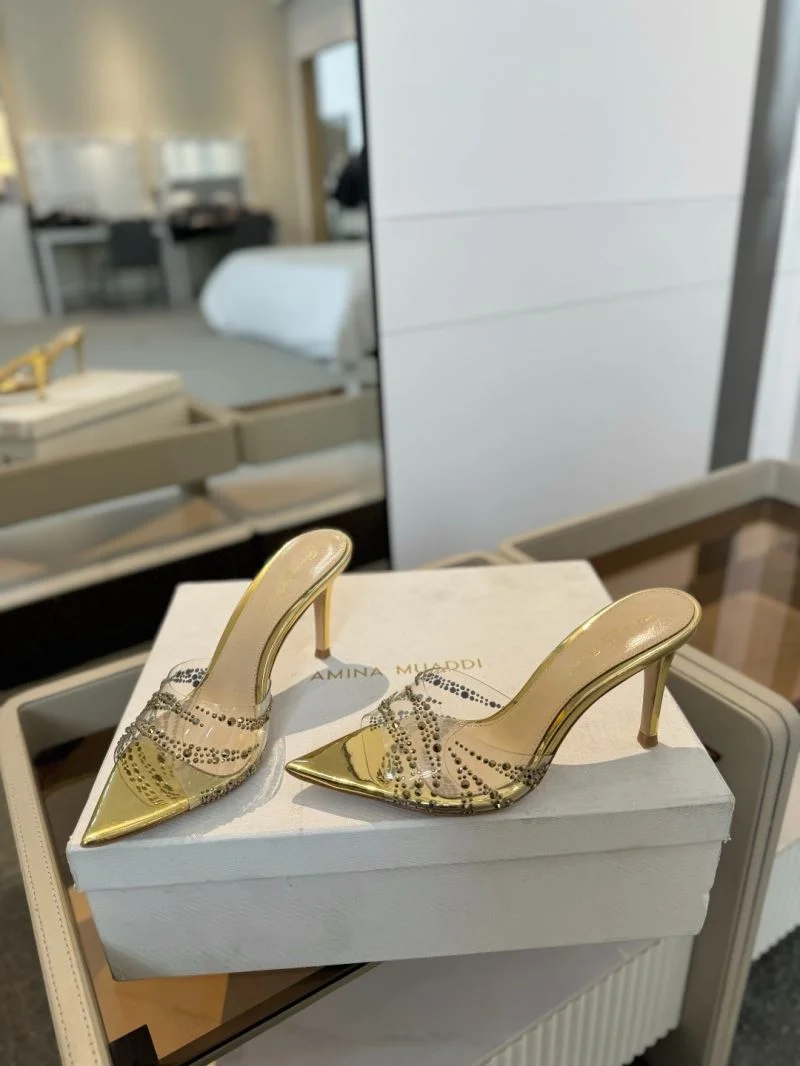 Accurate model Gianvito Rossi Sandals