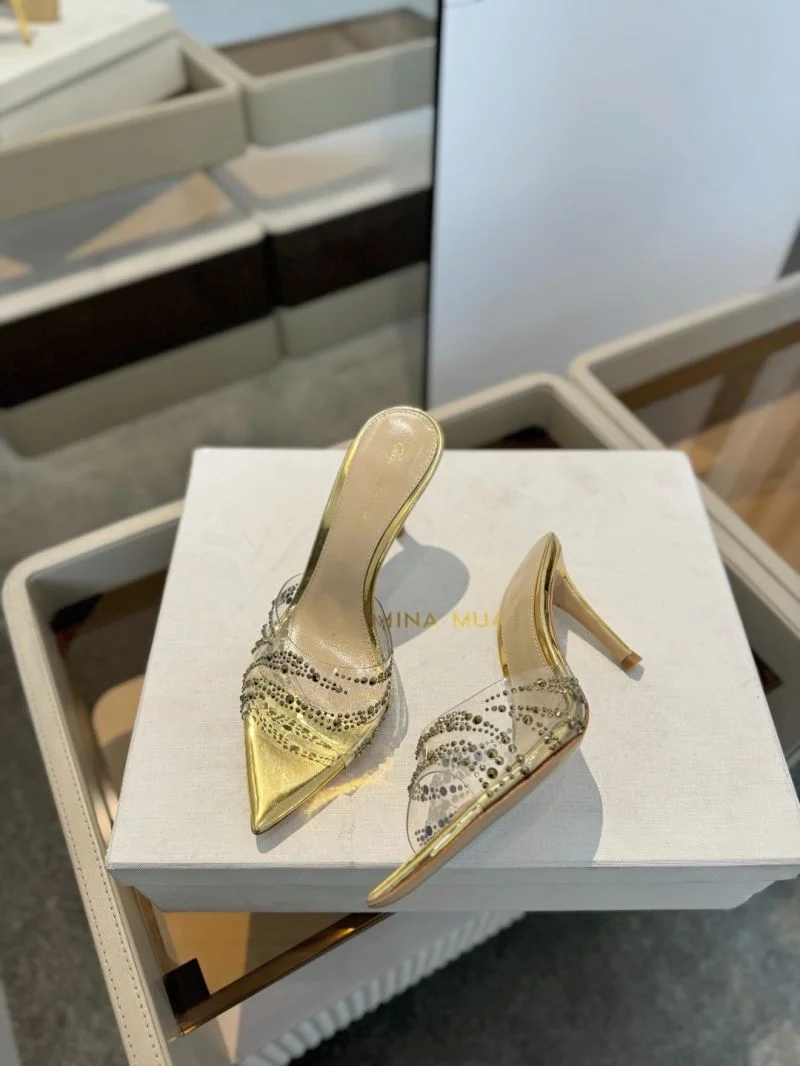Accurate model Gianvito Rossi Sandals