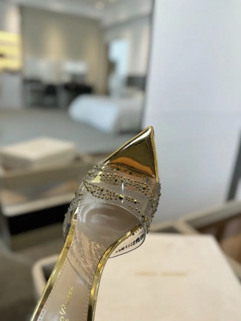 Accurate model Gianvito Rossi Sandals