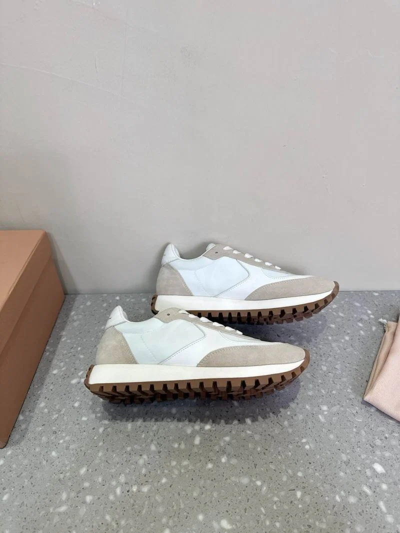 Accurate model Gianvito Rossi Shoes