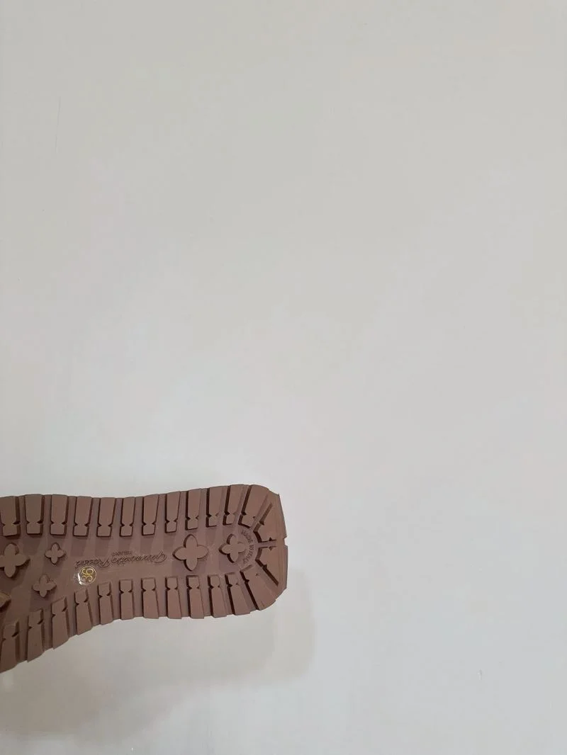 Accurate model Gianvito Rossi Shoes