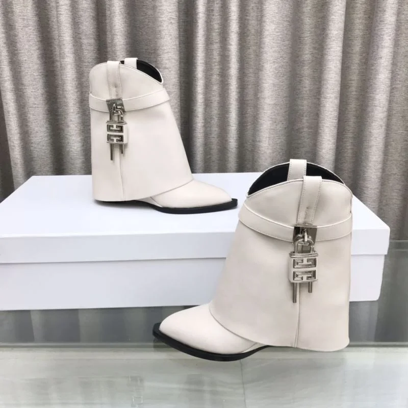 Top match Givenchy Boots