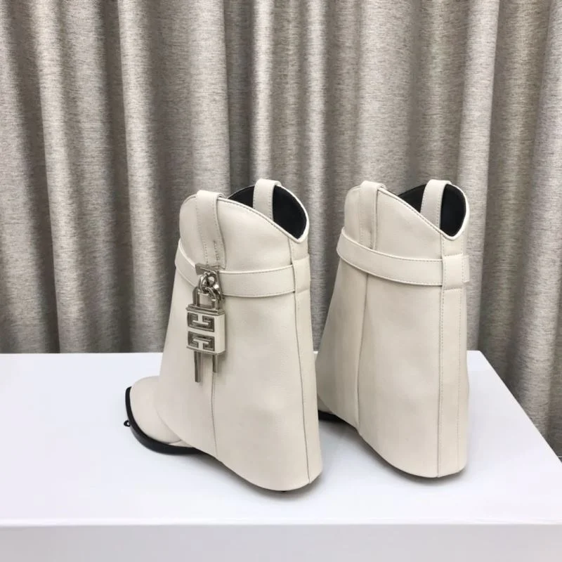 Top match Givenchy Boots
