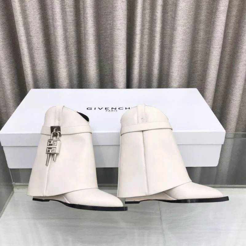 Top match Givenchy Boots