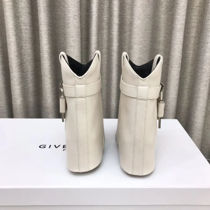 Top match Givenchy Boots