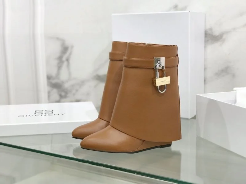 Accurate model Givenchy Boots