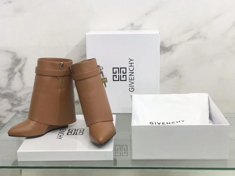 Accurate model Givenchy Boots