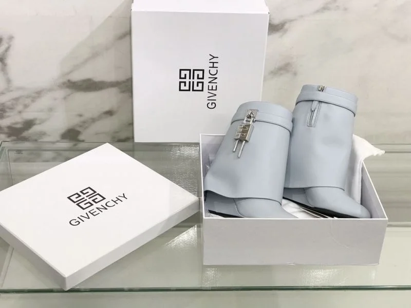 Top match Givenchy Boots