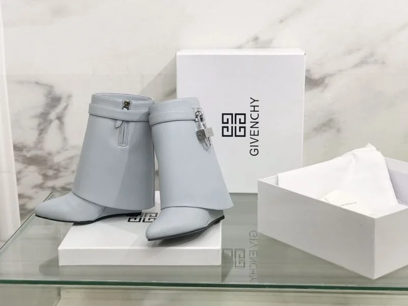 Top match Givenchy Boots