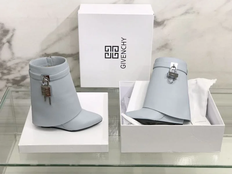 Top match Givenchy Boots