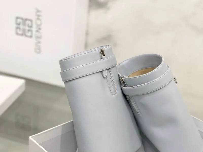 Top match Givenchy Boots