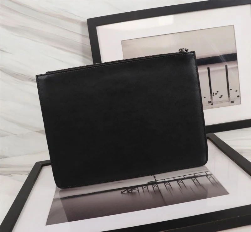 Bargain Givenchy Clutch Bags