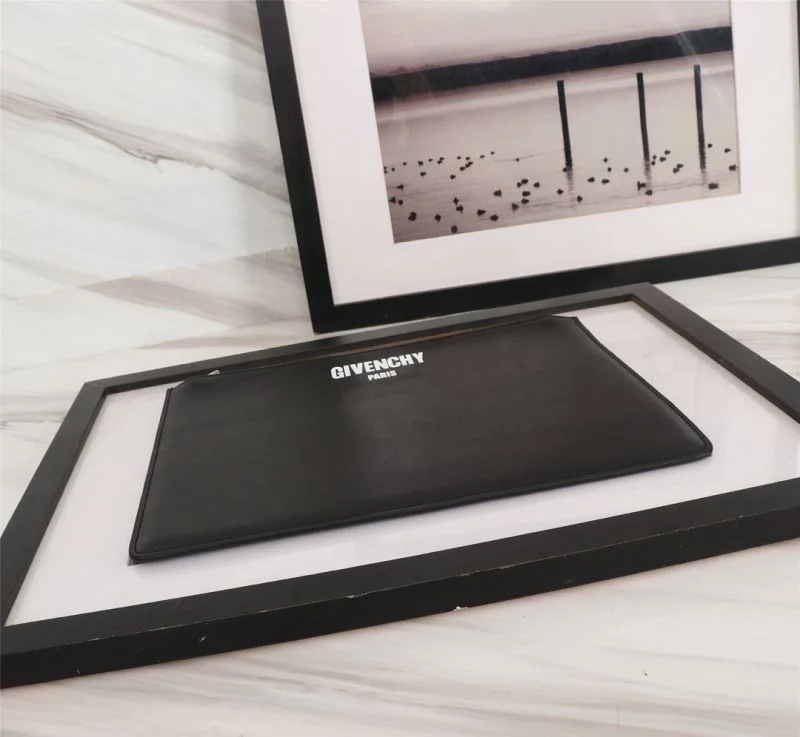Bargain Givenchy Clutch Bags