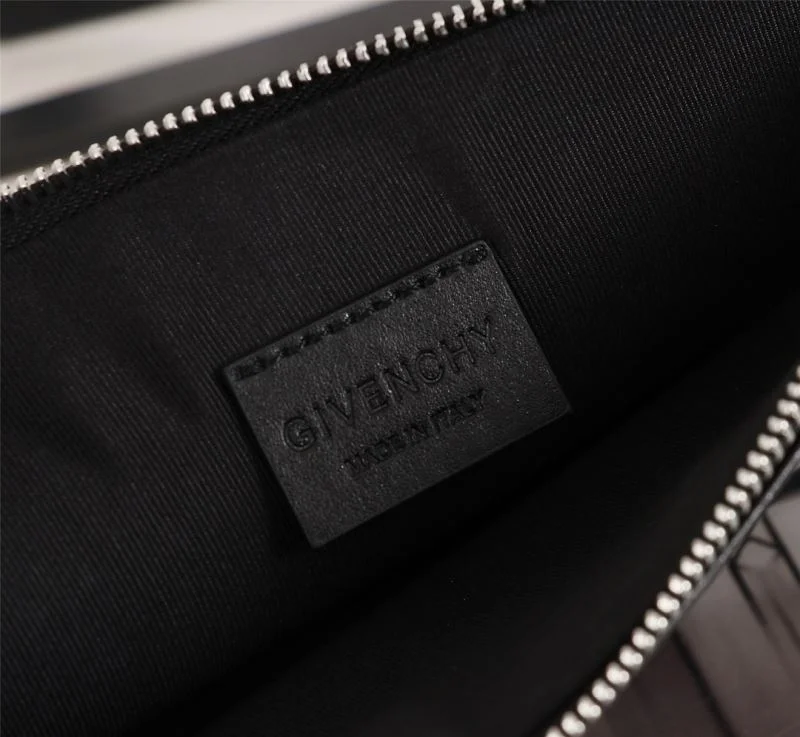 Bargain Givenchy Clutch Bags
