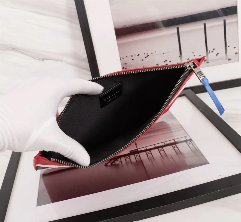 Bargain Givenchy Clutch Bags