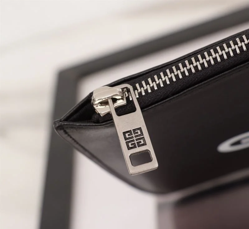Top mirror Givenchy Clutch Bags