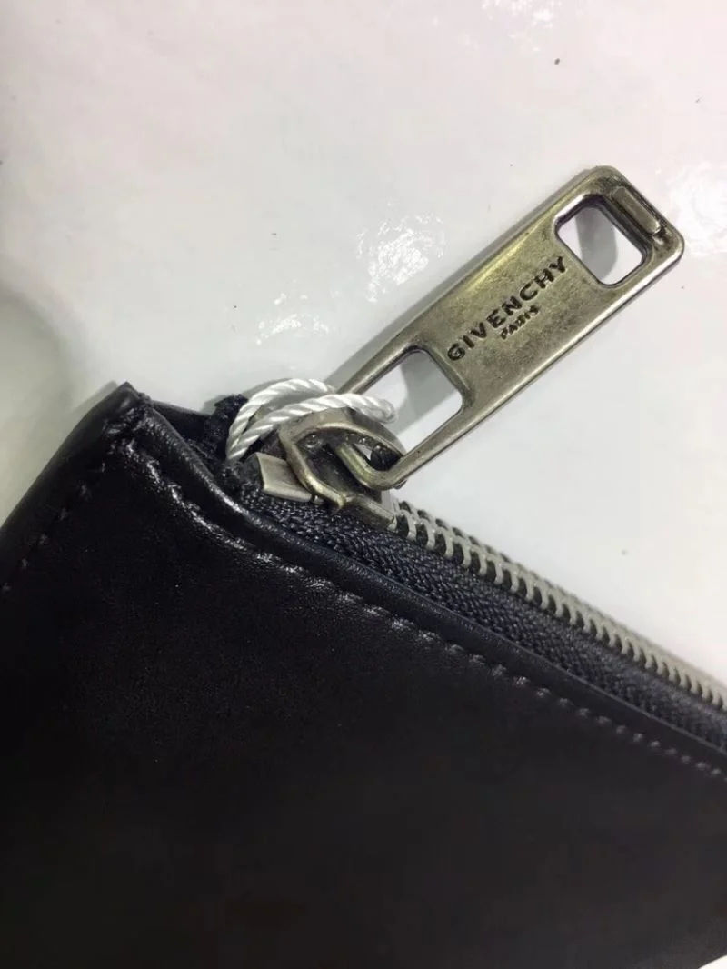 Top mirror Givenchy Clutch Bags