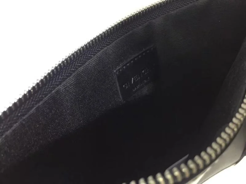 Top mirror Givenchy Clutch Bags