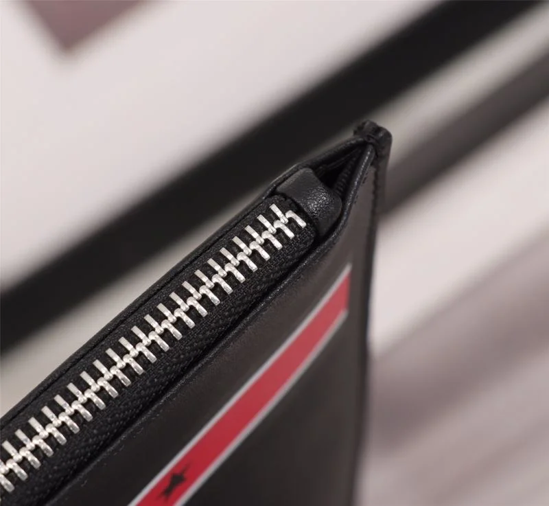 Bargain Givenchy Clutch Bags
