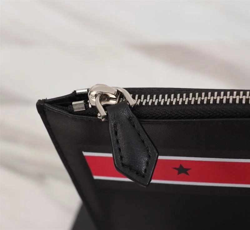 Bargain Givenchy Clutch Bags