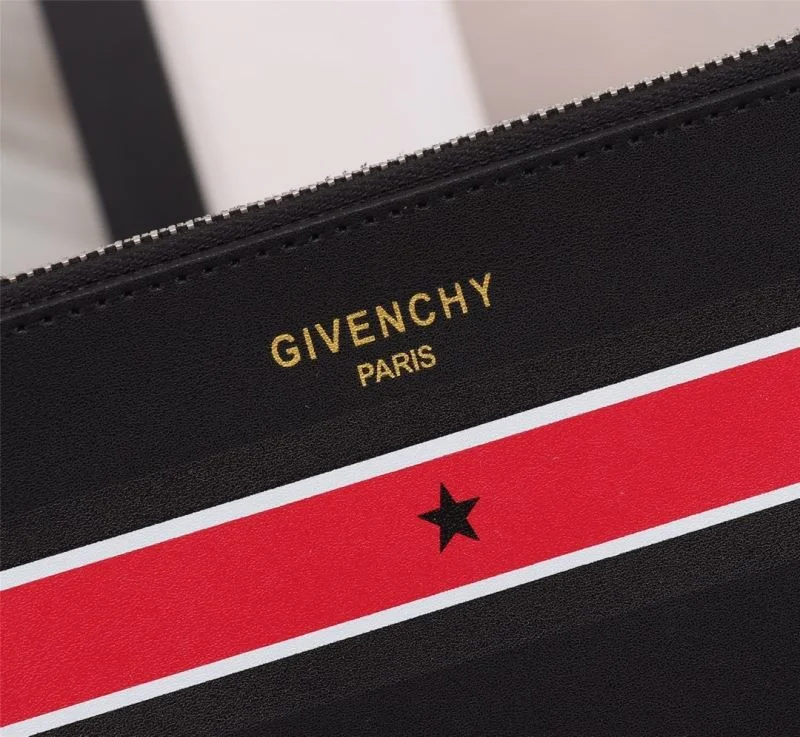 Bargain Givenchy Clutch Bags