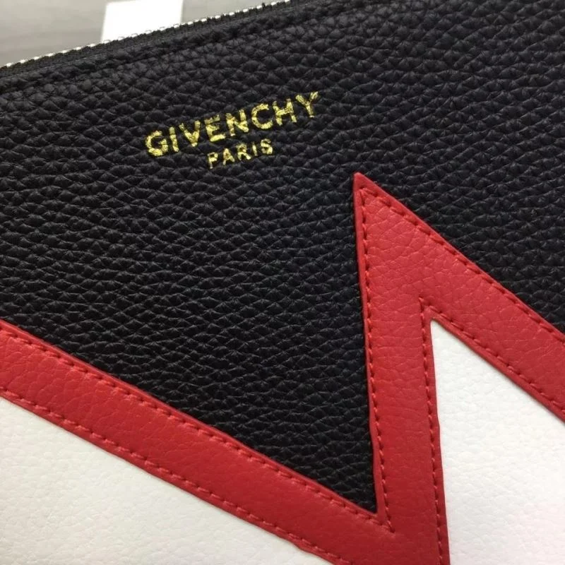 Top match Givenchy Clutch Bags