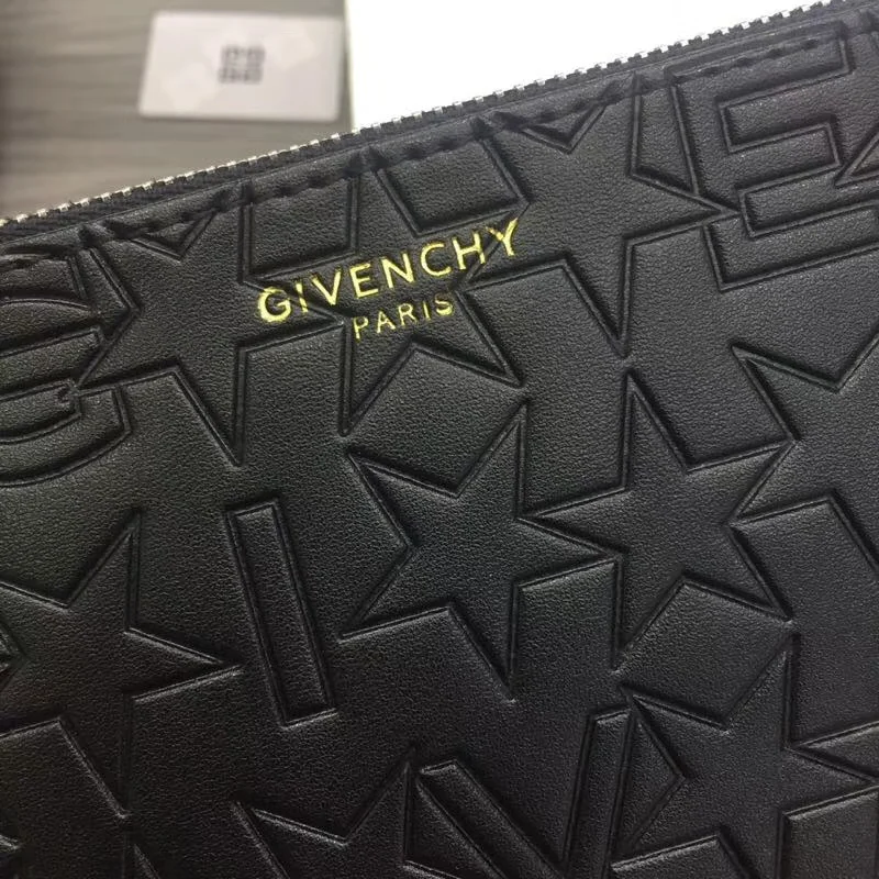 Accurate model Givenchy Clutch Bags