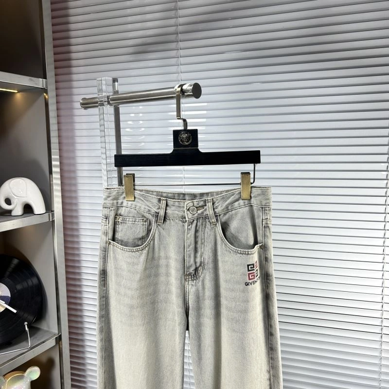 Low-cost Givenchy Jeans