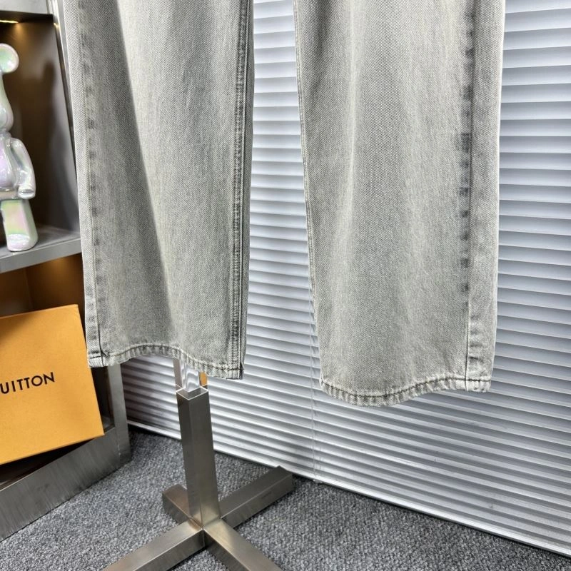 Low-cost Givenchy Jeans