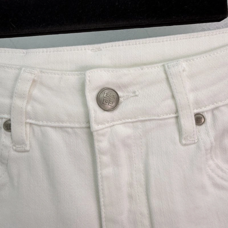 Accurate model Givenchy Jeans