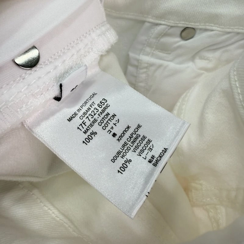 Accurate model Givenchy Jeans