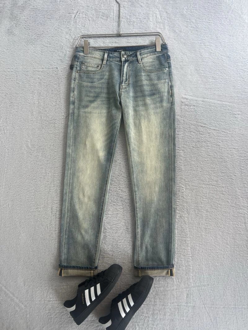 Accurate model Givenchy Jeans