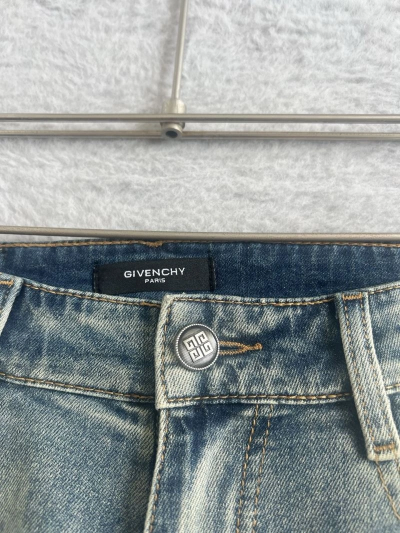 Accurate model Givenchy Jeans