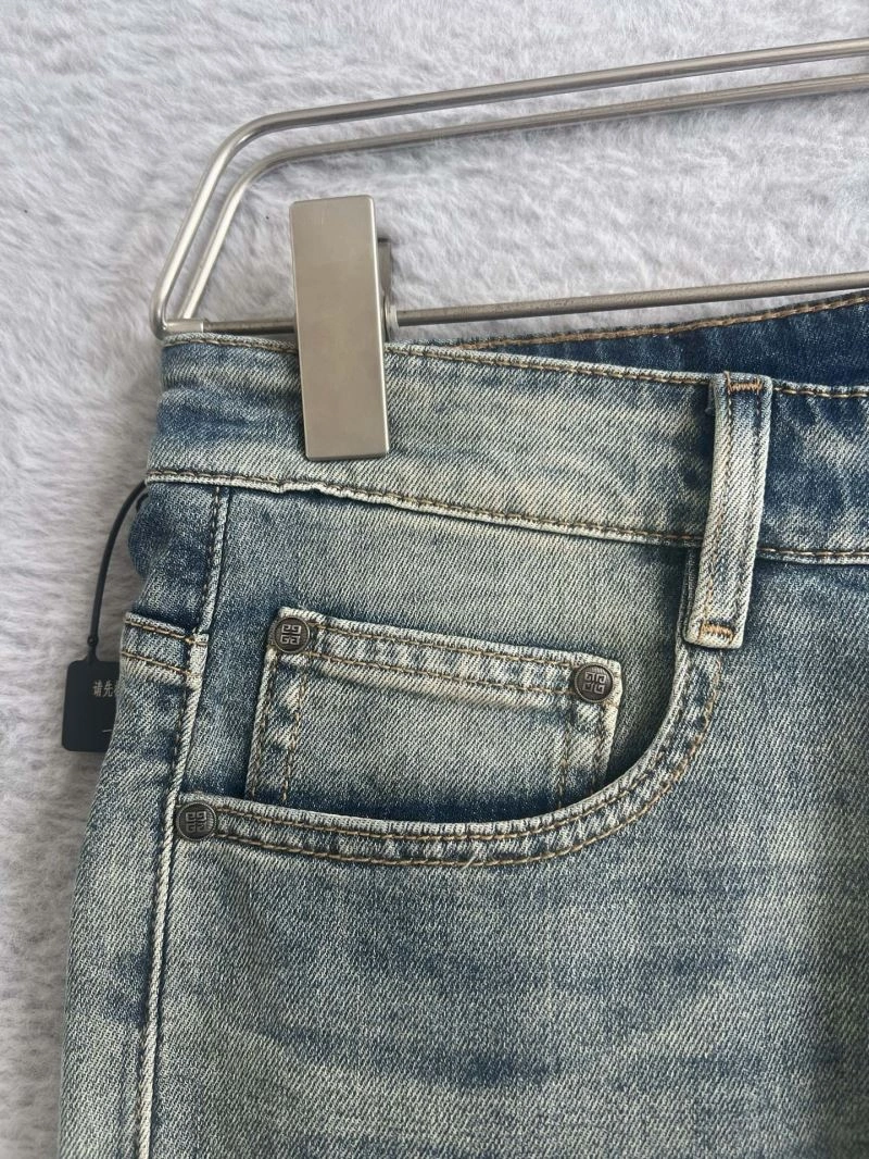 Accurate model Givenchy Jeans