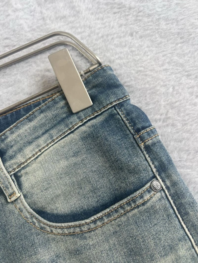 Accurate model Givenchy Jeans