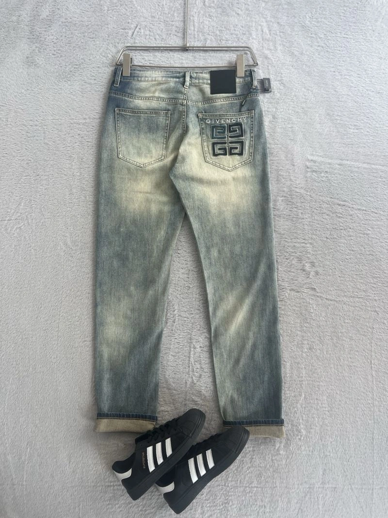 Accurate model Givenchy Jeans