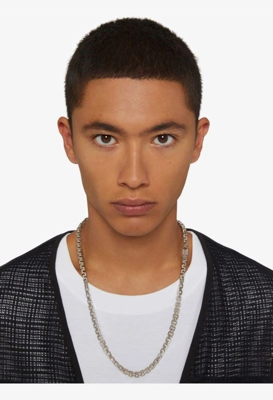 Accurate model Givenchy Necklaces