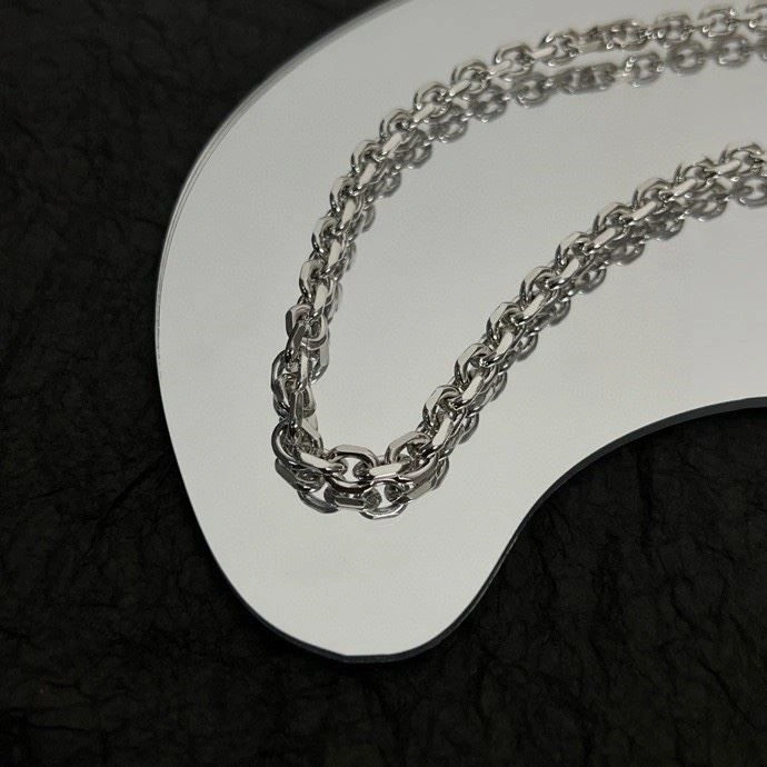 Accurate model Givenchy Necklaces