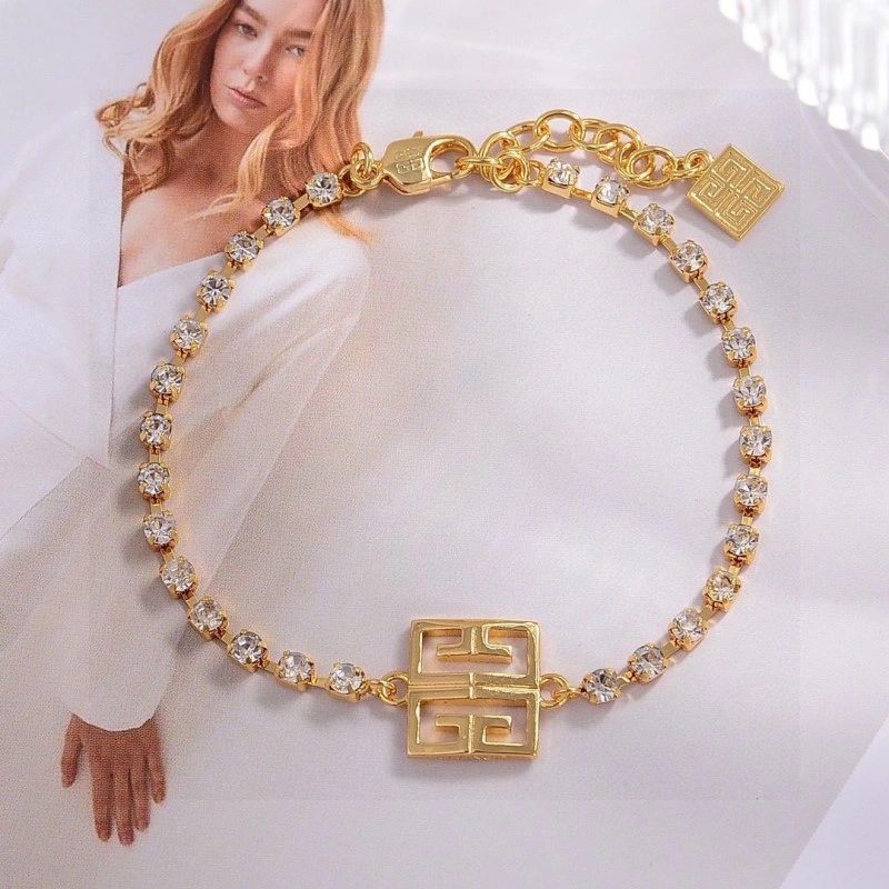 Top match Givenchy Necklaces