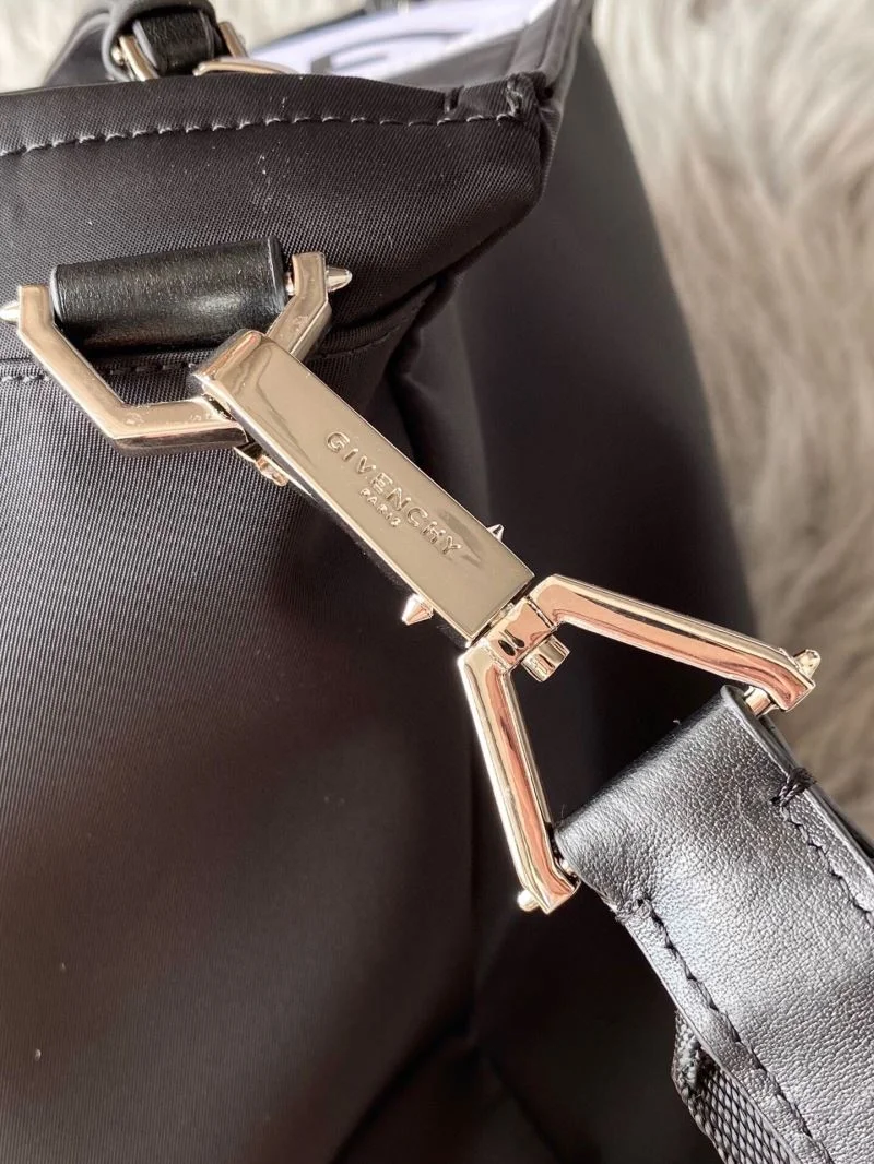 Top match Givenchy Pandora Bags