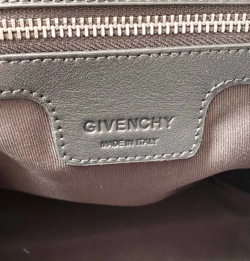 Top match Givenchy Pandora Bags