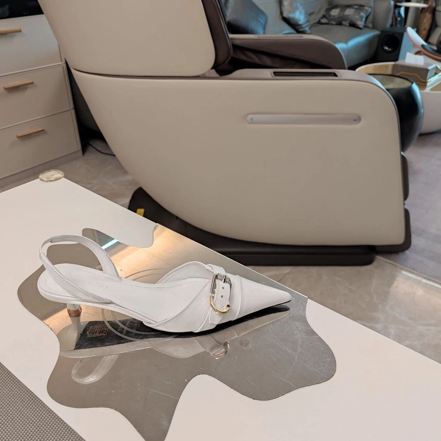 Accurate model Givenchy Sandals