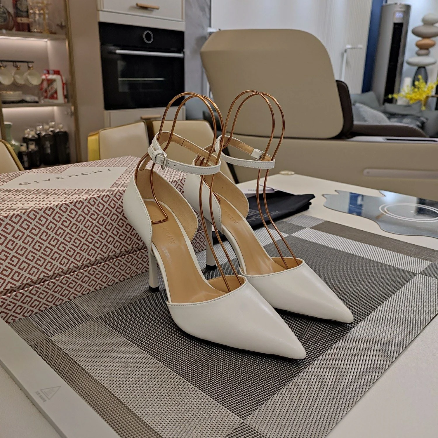 High accuracy Givenchy Sandals